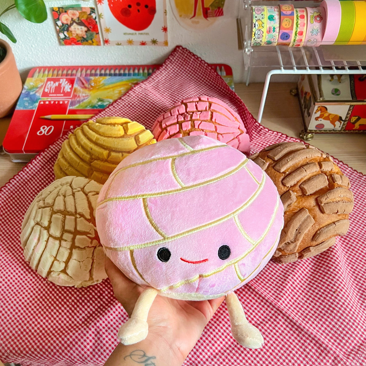 Concha Plushie – Veronica Porlier